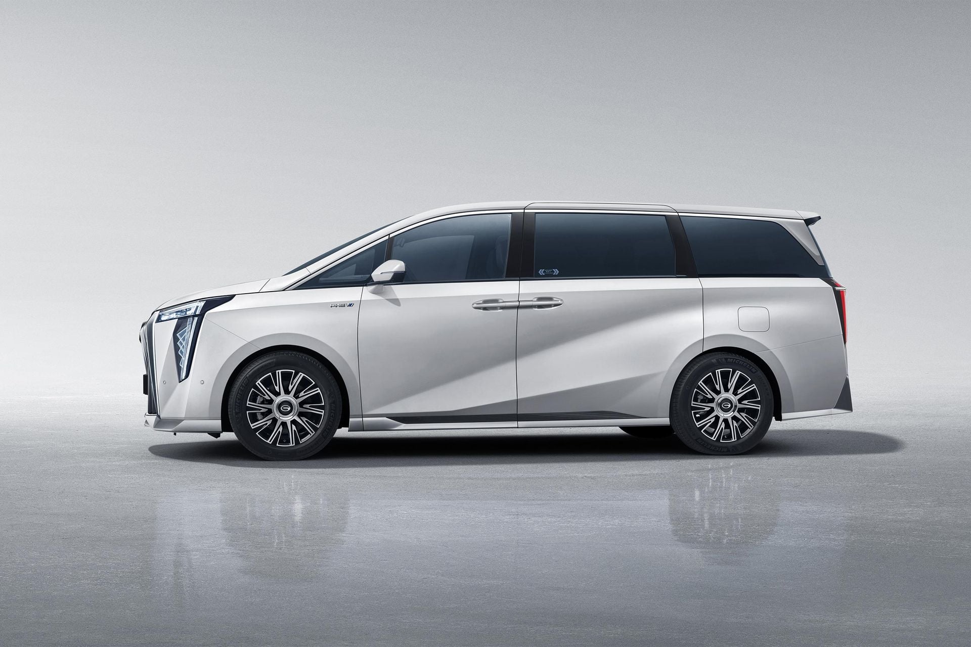 2026 GAC M8 price and specs: PHEV people mover arrives to take on ...