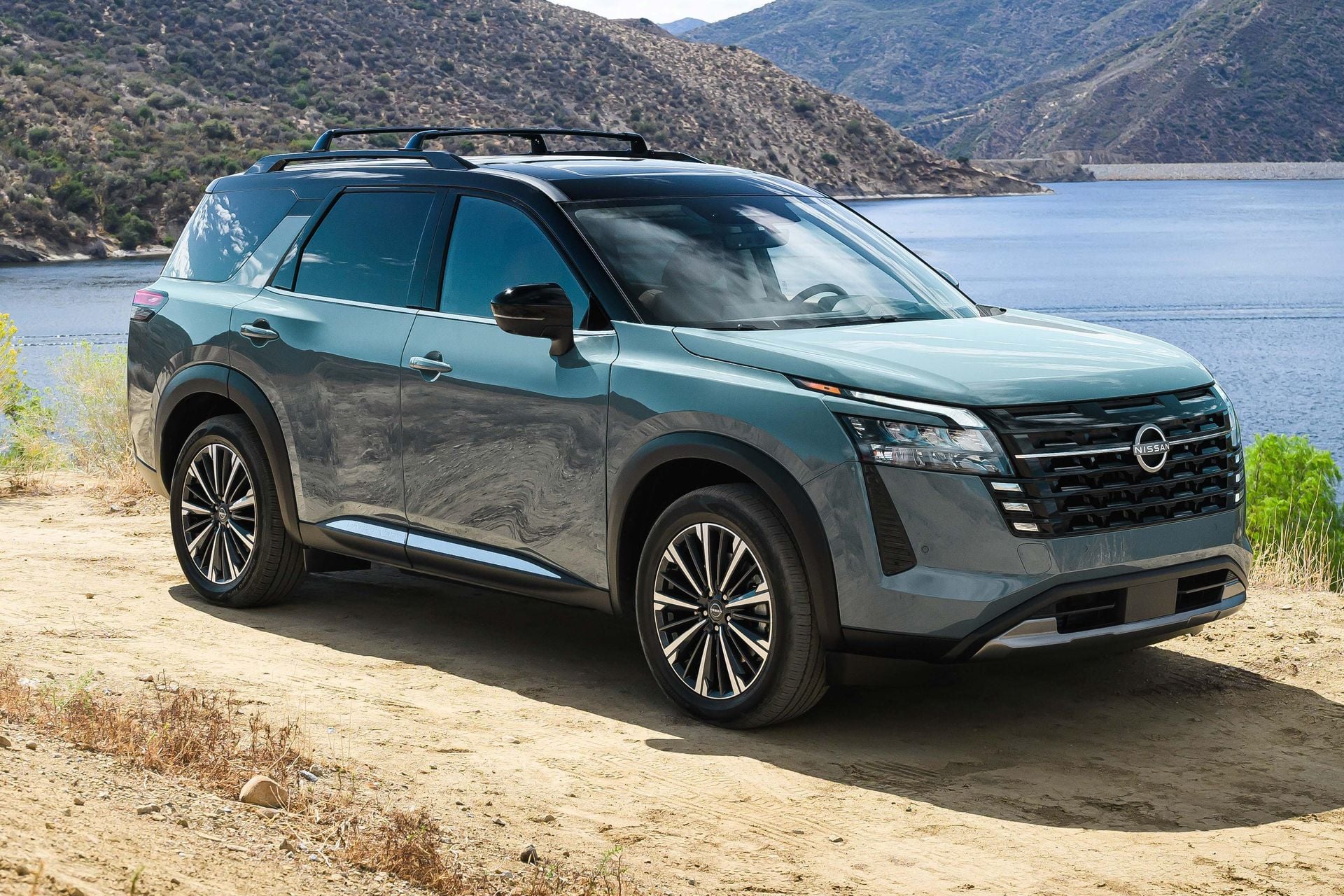 Nissan Pathfinder will be sold alongside new Pathfinder 'Pro-4X' on ute ...