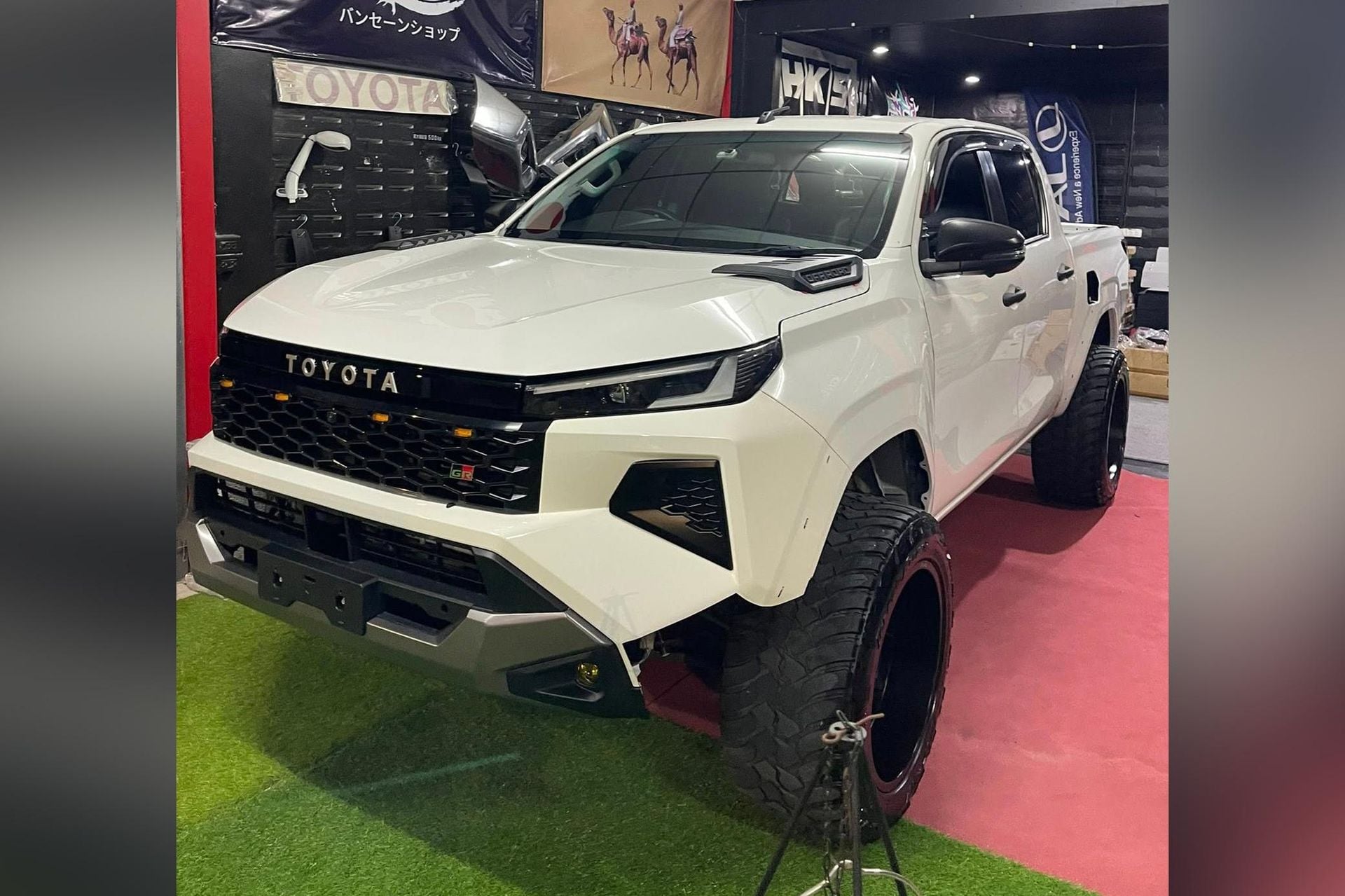 Want to make your old Toyota HiLux look like the new one? This could be ...