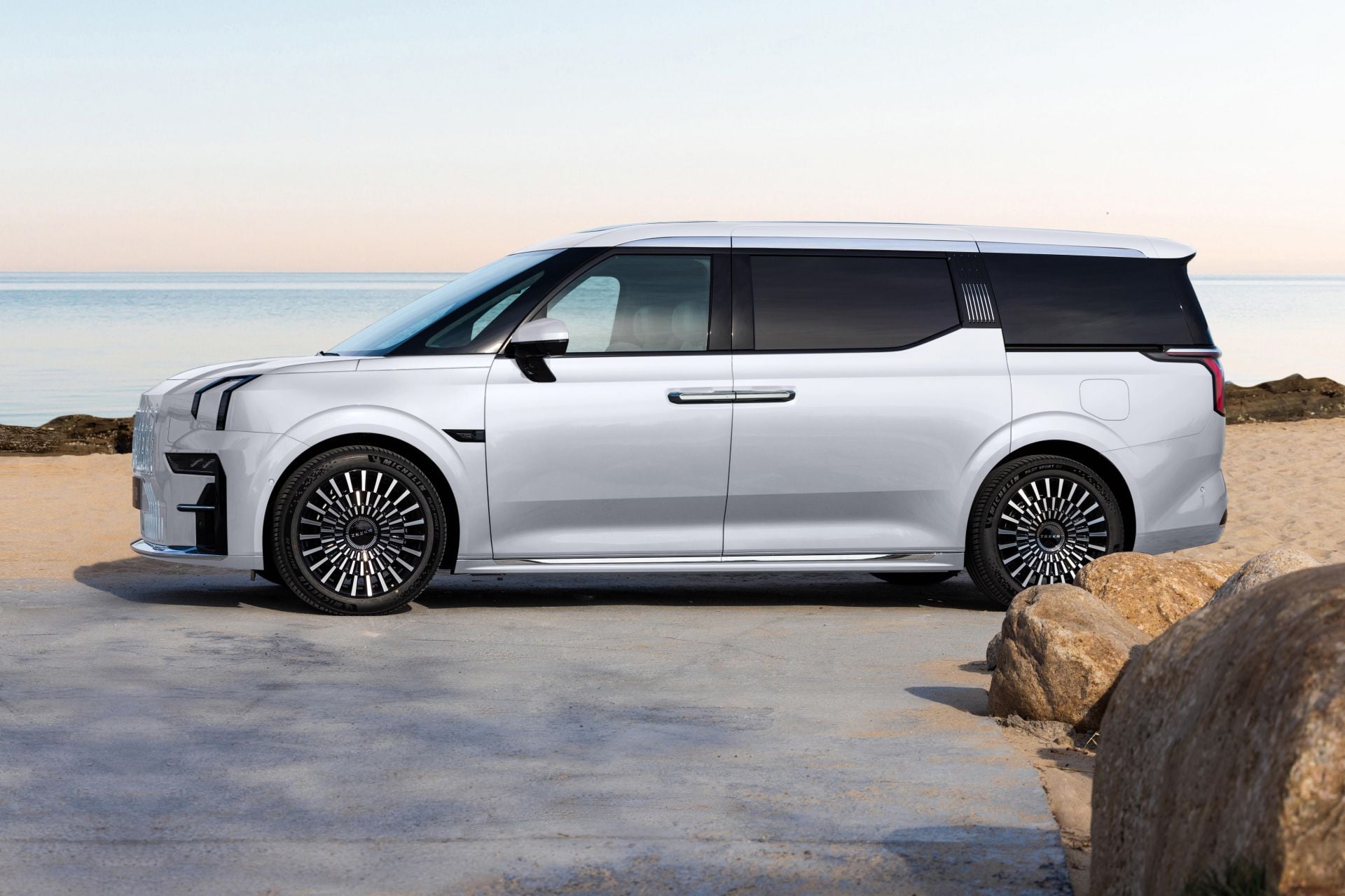 2026 Zeekr 009: Luxury EV people mover gets more affordable | CarExpert