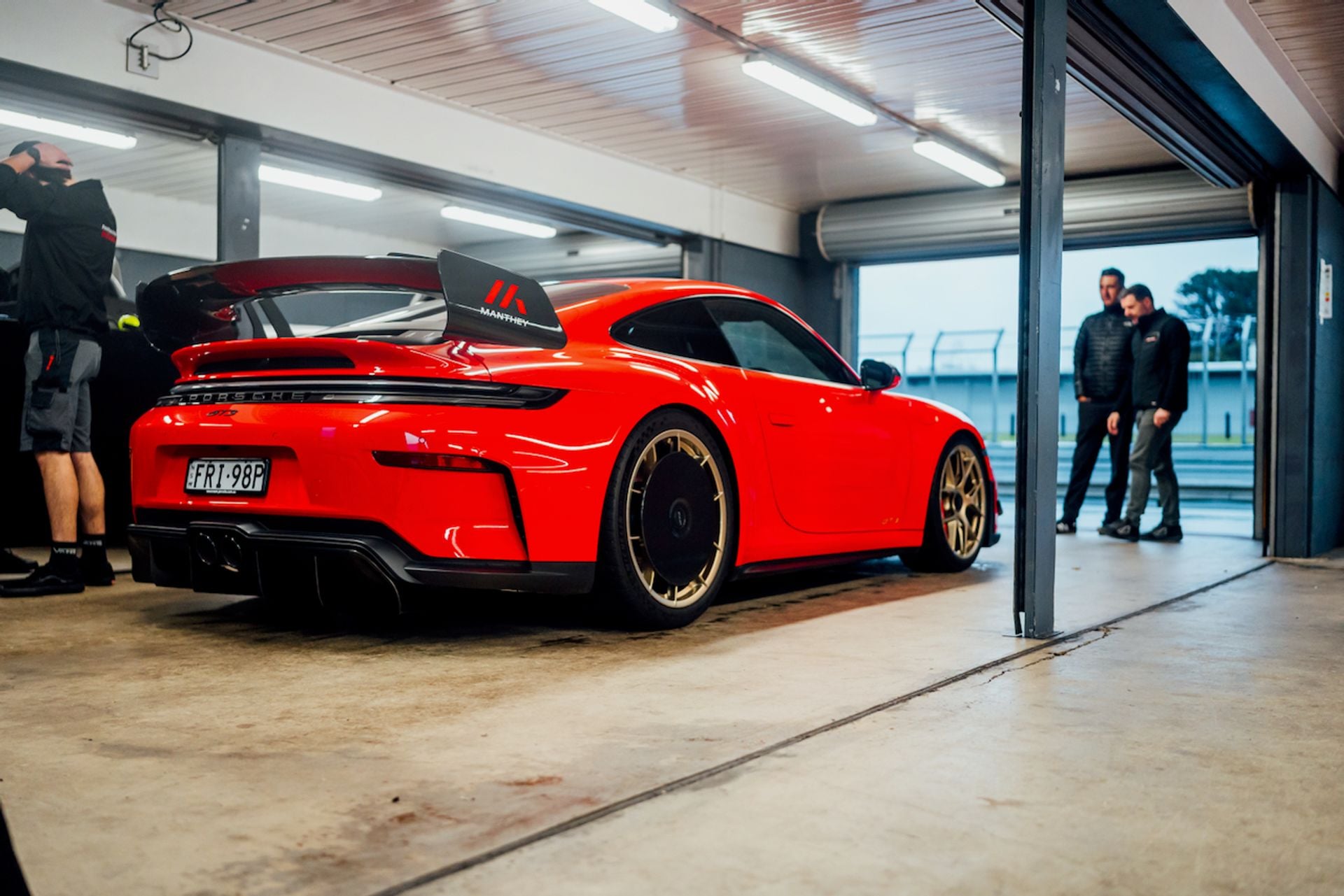 Flat-out in the Porsche 911 GT3 with Manthey Kit – car.news