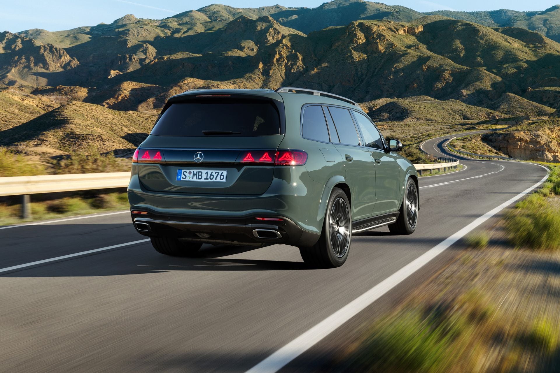 2027 Mercedes-Benz GLS: ‘S-Class of SUVs’ gets major facelift | CarExpert