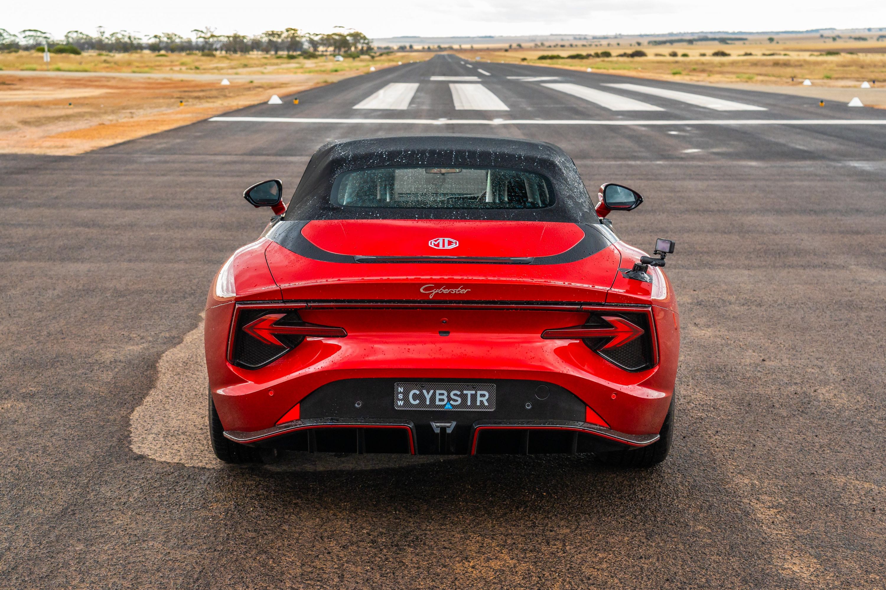 2025 MG Cyberster vs Aston Martin V12 Vantage drag race | CarExpert