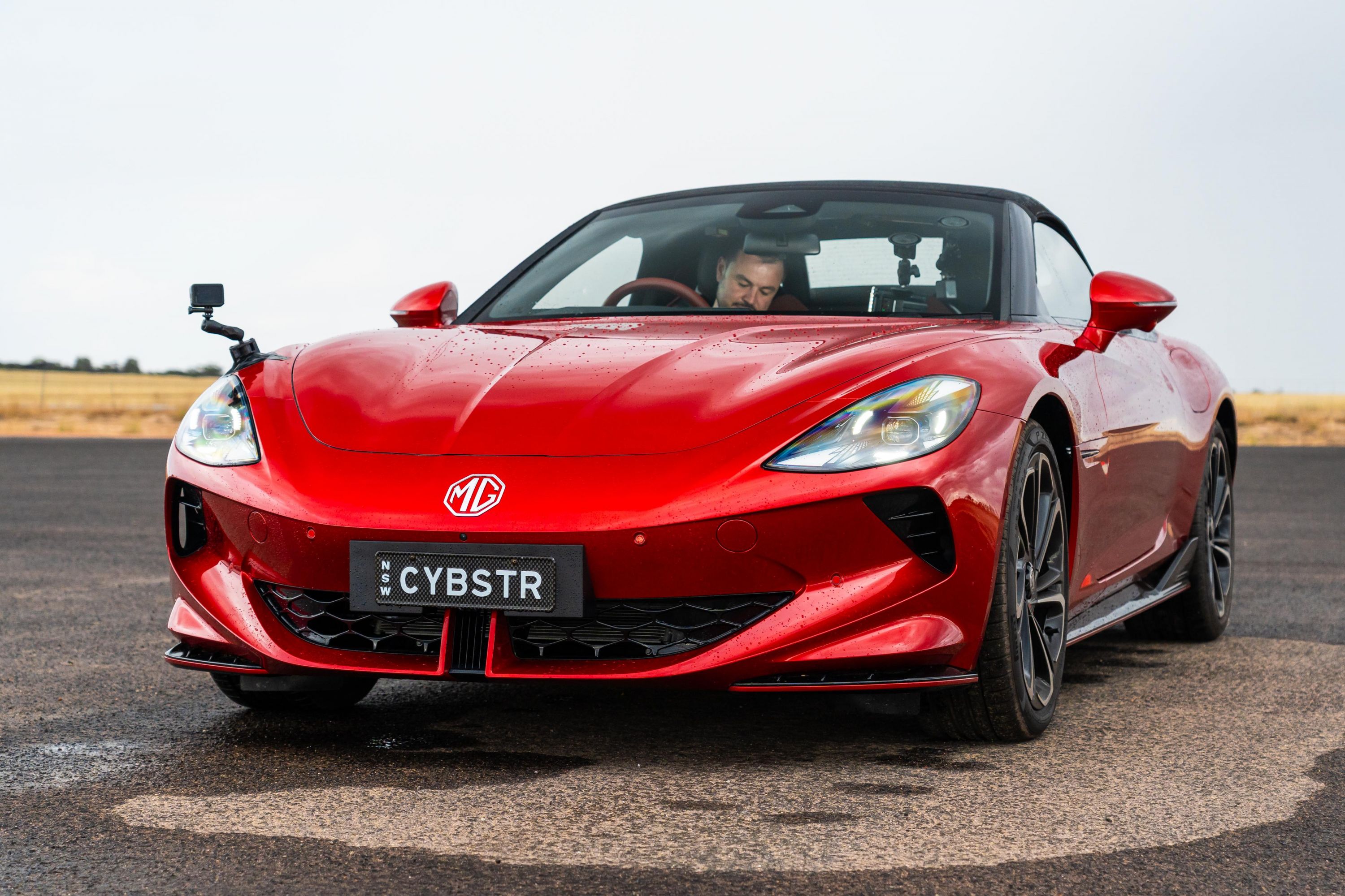 2025 MG Cyberster vs Aston Martin V12 Vantage drag race | CarExpert