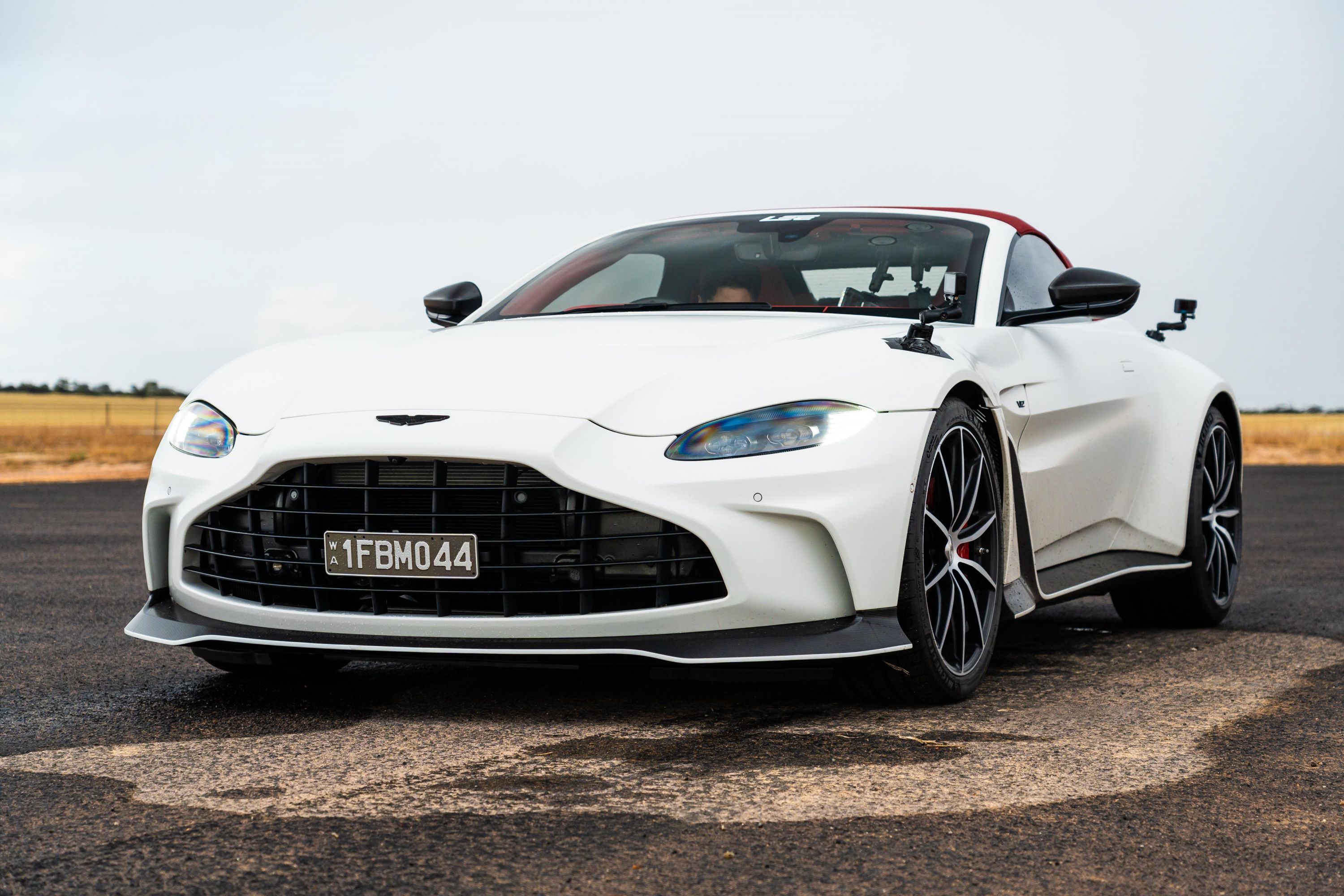 2025 MG Cyberster vs Aston Martin V12 Vantage drag race | CarExpert