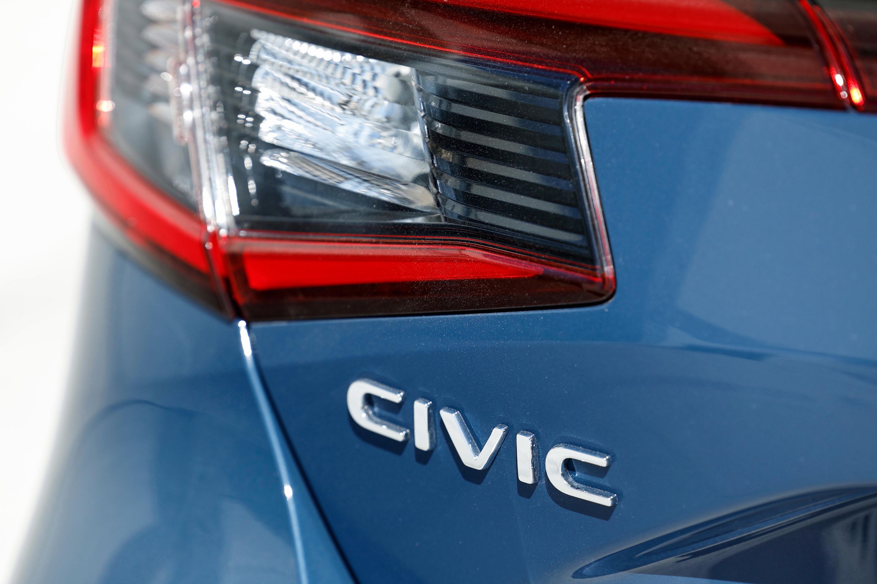 2025 Honda Civic LX e:HEV vs Audi A3 35 TFSI Sportback: Spec battle ...