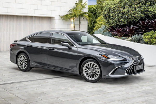 Best Luxury Mid-Size Car | CarExpert