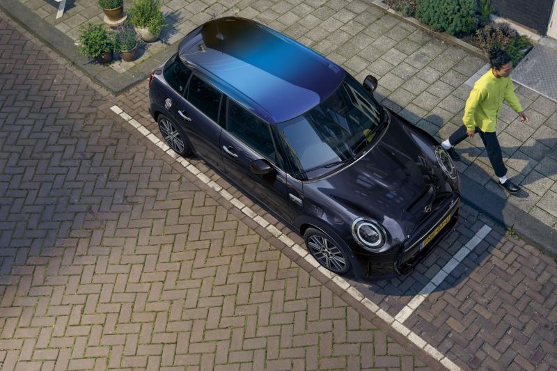 Mini debuts Multitone gradient roof option | CarExpert